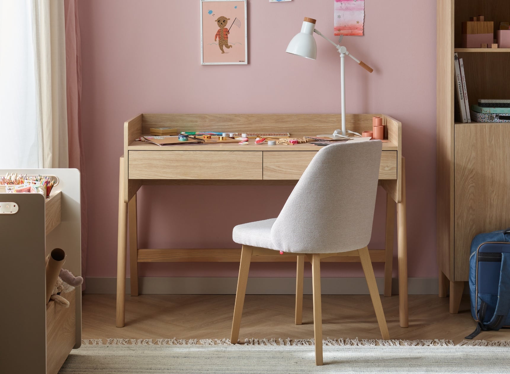 Adjustable LILO Oak Children's Desk: Design, Practical, and Adjustable